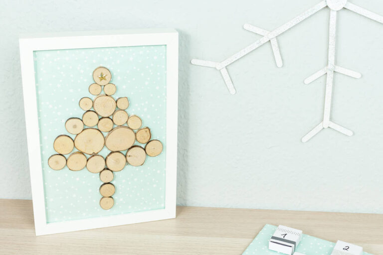 DIY Wandbild mit Tannenbaum basteln - Weihnachtsdeko